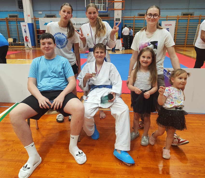 Osem medalj na 2.pokalni tekmi Slovenije za karate klub Kozjansko in ...
